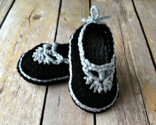 10 Must-Make Crochet Baby Bootie Patterns (Absolutely Free!) - love ...