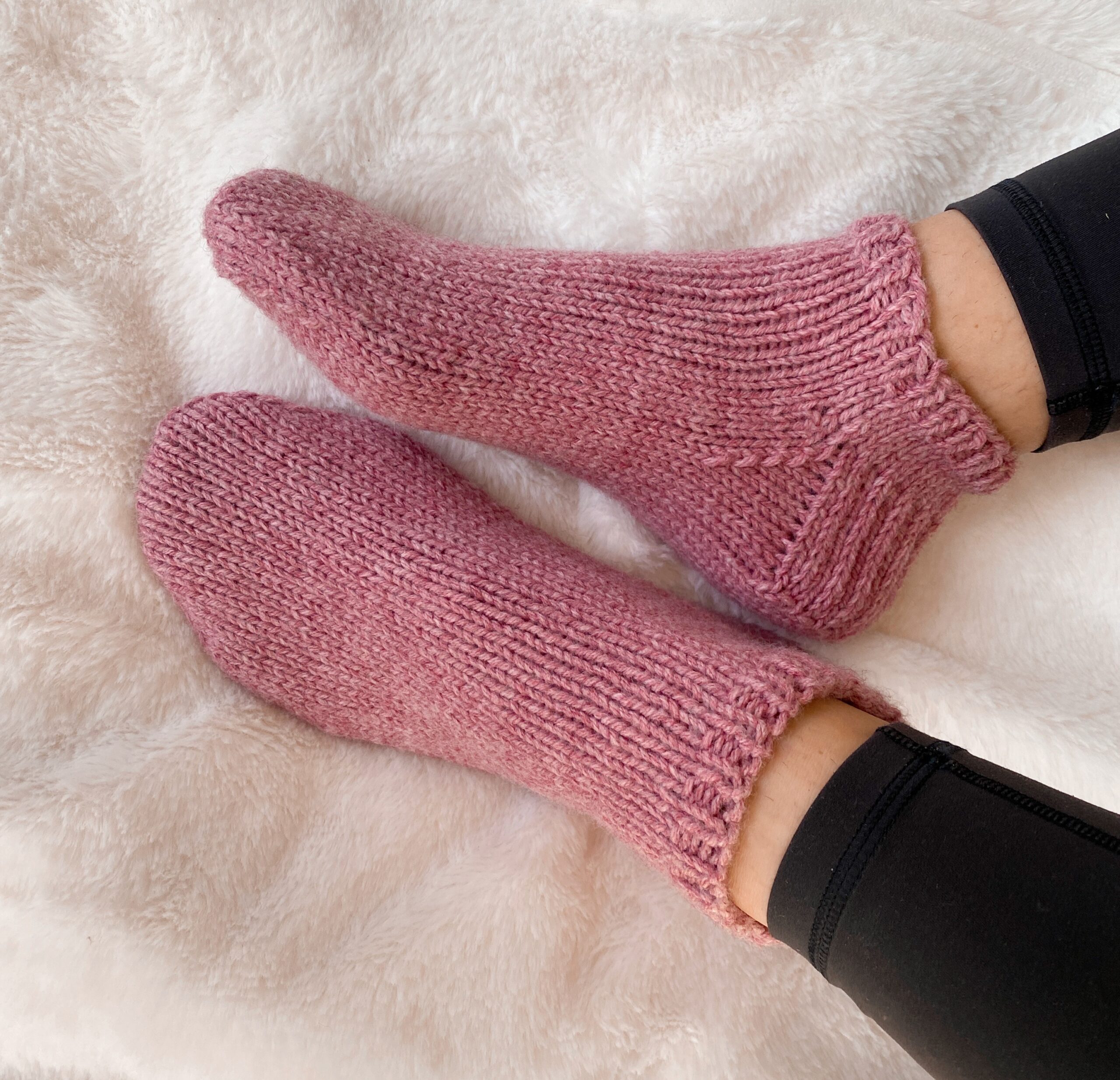 Easy Worsted Slipper Socks (Free Knitting Pattern) - love. life. yarn.