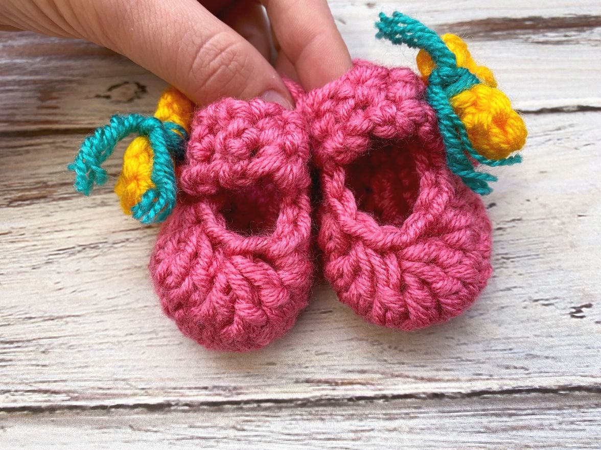 10 Must-Make Crochet Baby Bootie Patterns (Absolutely Free!) - love ...