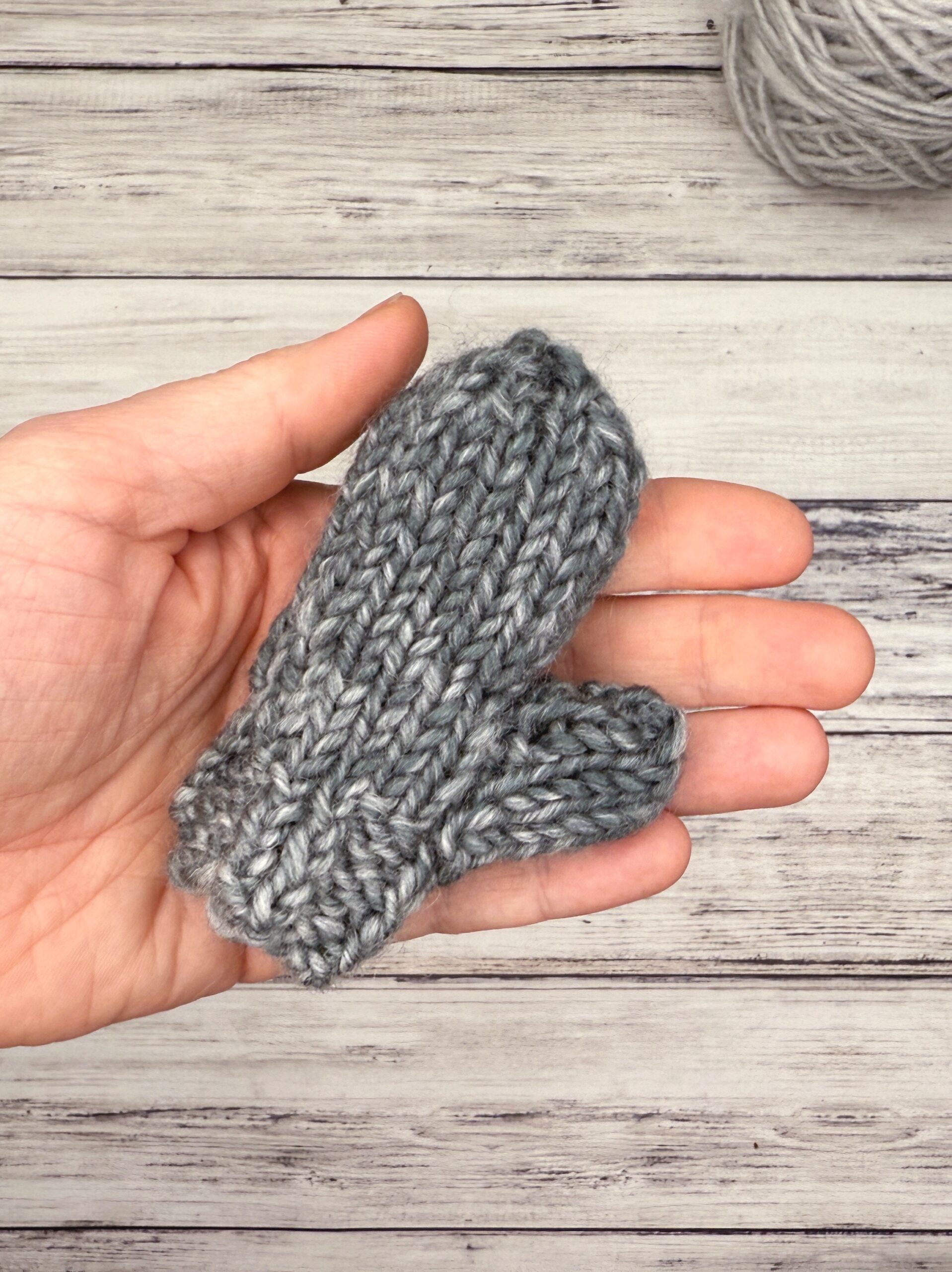 Knit Mitten Ornament (Free Knitting Pattern) - love. life. yarn.