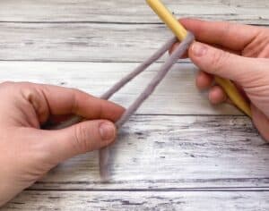 How to Tie a Knitting Slip Knot (3 Ways!) - love. life. yarn.