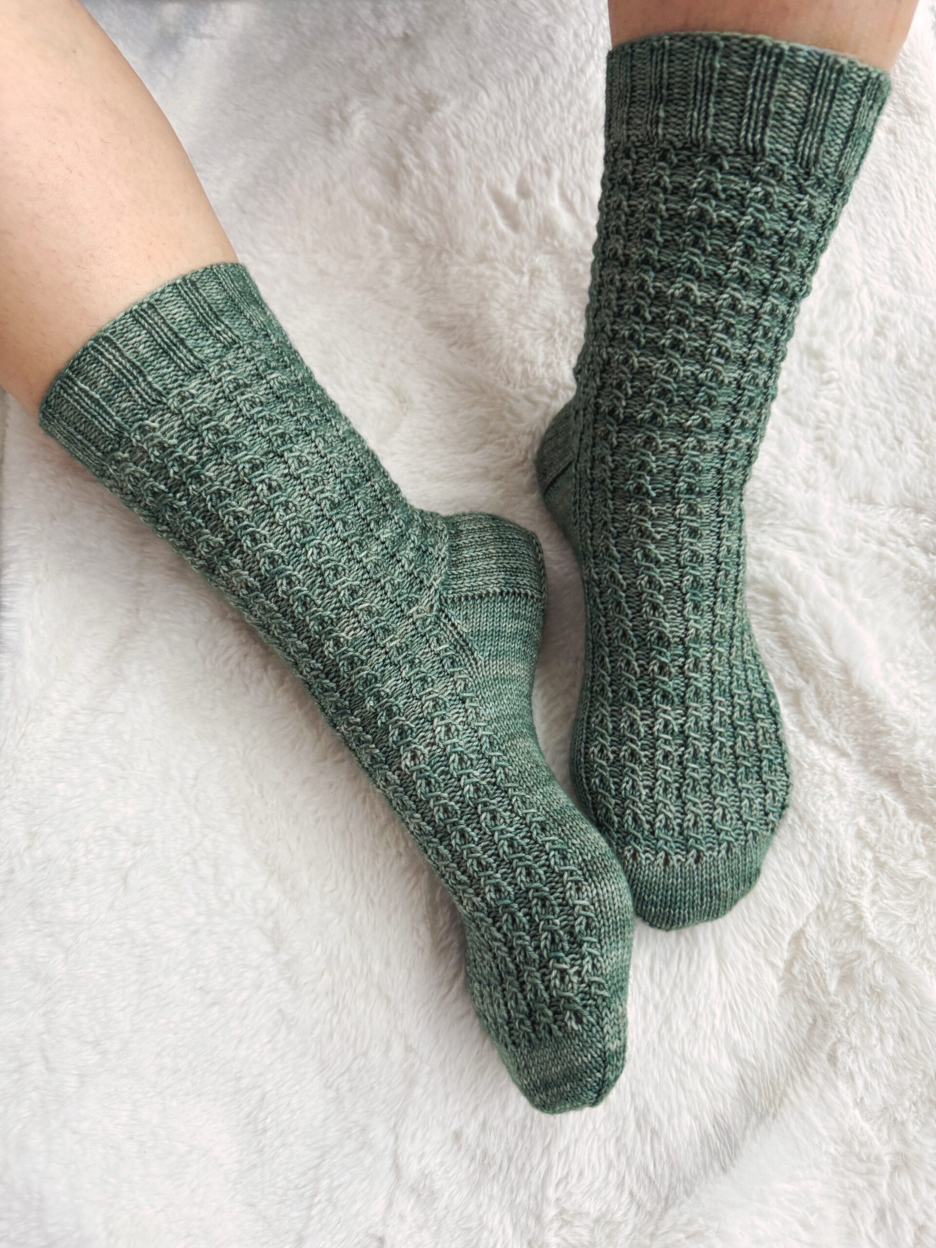 Mock Cable Socks - love. life. yarn.