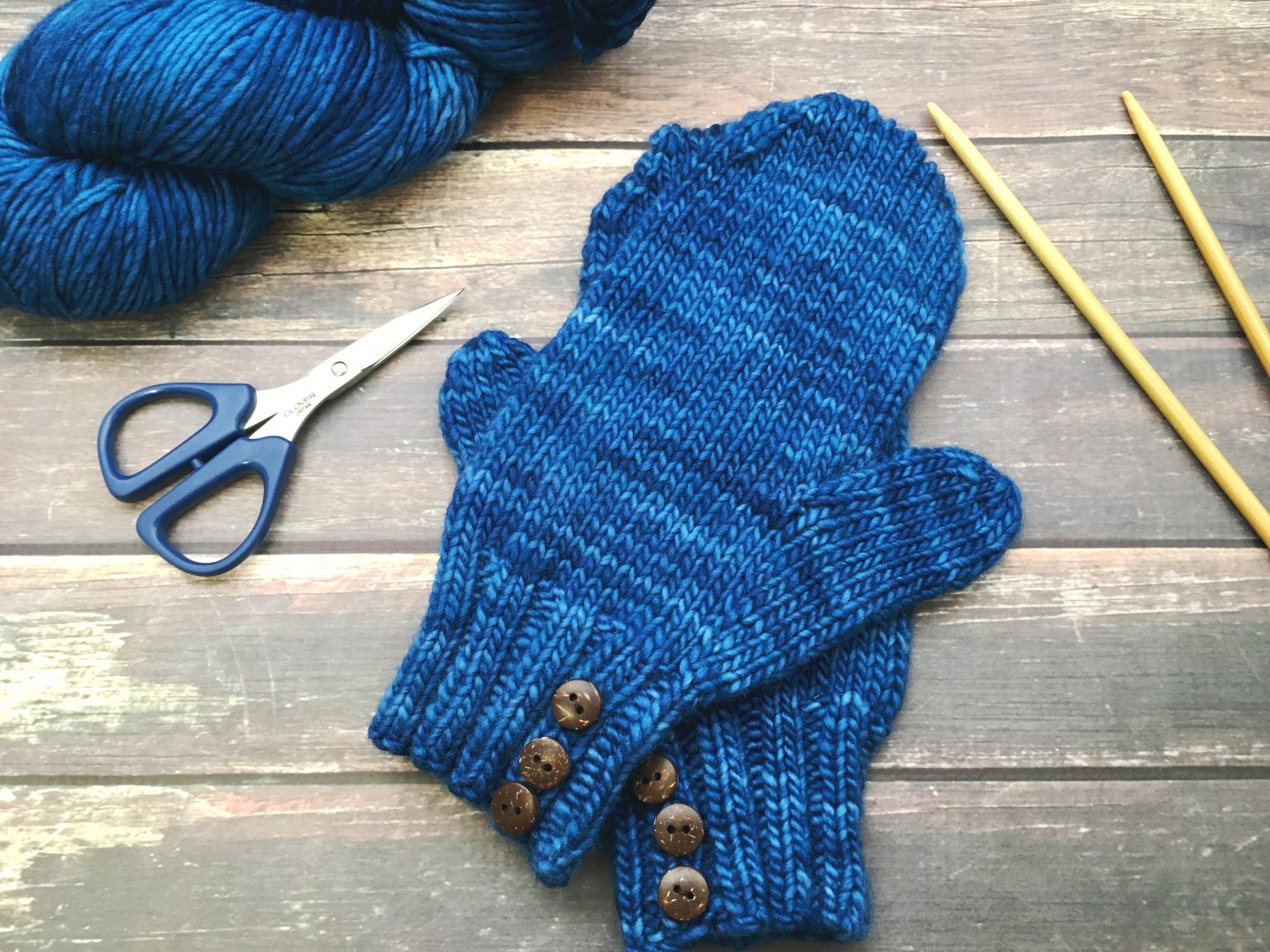 Easy Knit Mittens (Free Pattern) - love. life. yarn.