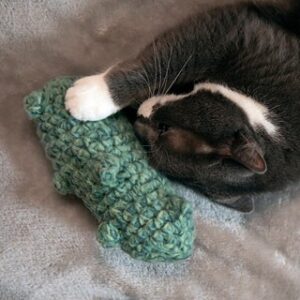 25 Fabulous Free Patterns for Crochet Cat Toys - love. life. yarn.