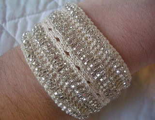 25 Stunning Knit Bracelet Patterns to Make and Wear