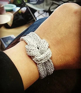 25 Stunning Knit Bracelet Patterns to Make and Wear